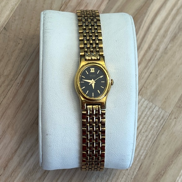 Seiko | Accessories | Seiko Ladies Watch Vintage Black Dial Gold Tone Bracelet Quartz | Poshmark
